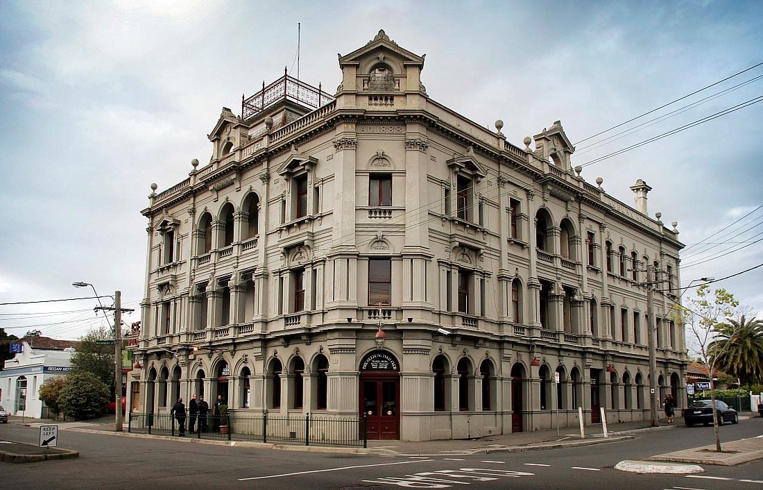 ~ Auburn Hotel, Hawthorn, Melbourne ~ Review and Details