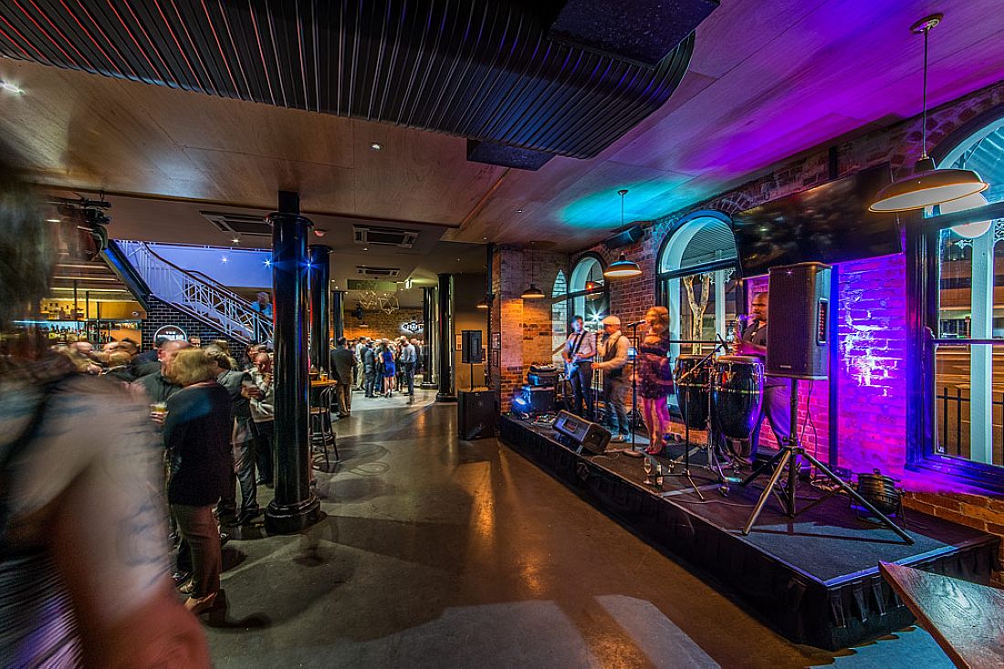 ~ Transcontinental Hotel, Brisbane City ~ Review and Details